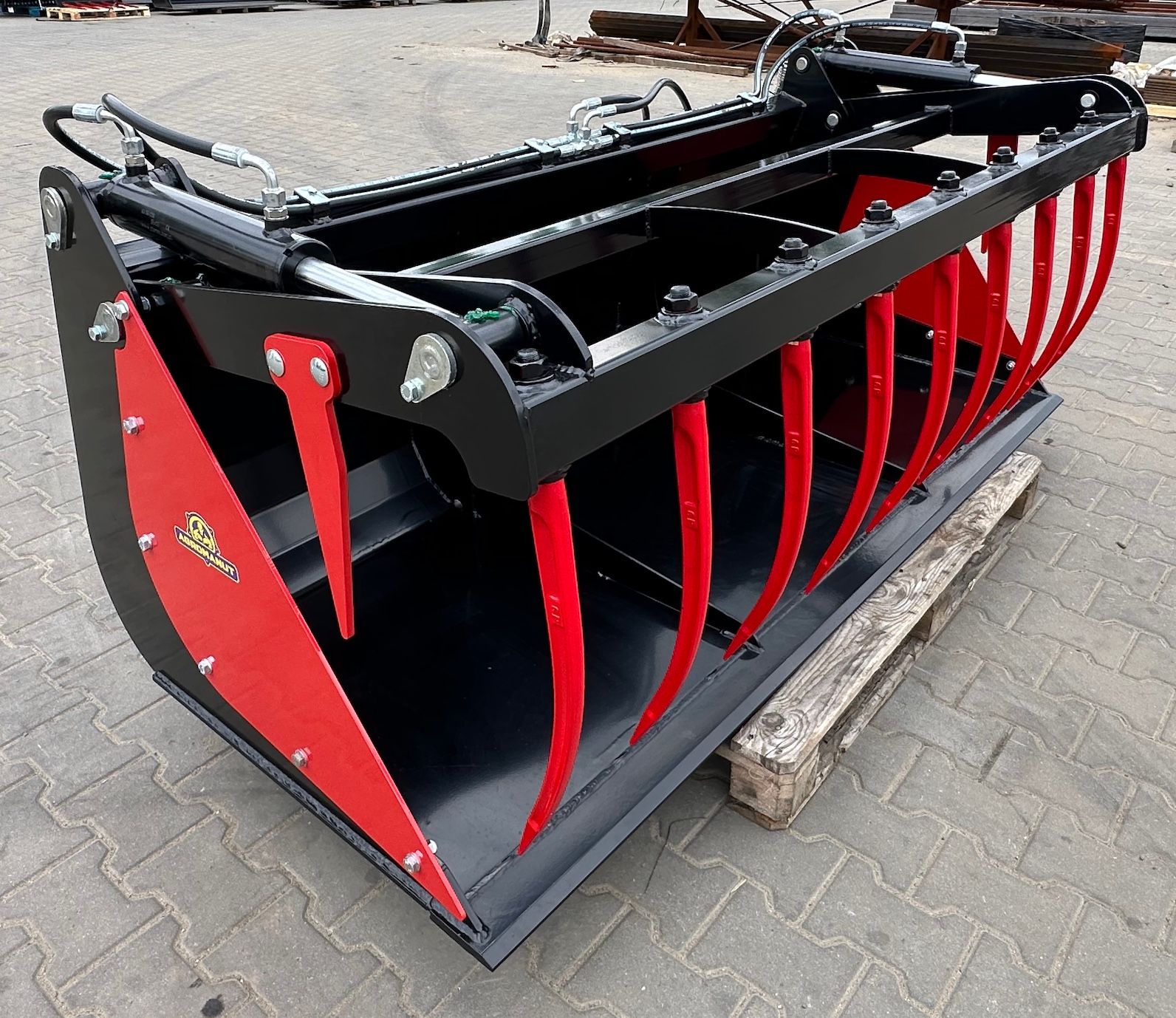 Godet croco 2400 attache Manitou Godet multiservice - AGZ000665009