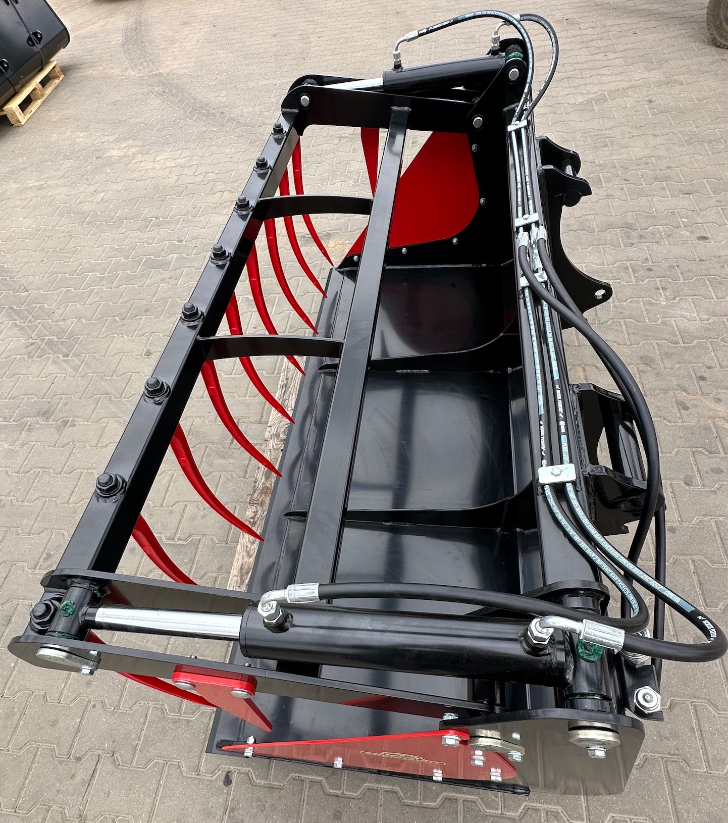 Godet croco 2400 attache Manitou Godet multiservice - AGZ000665009