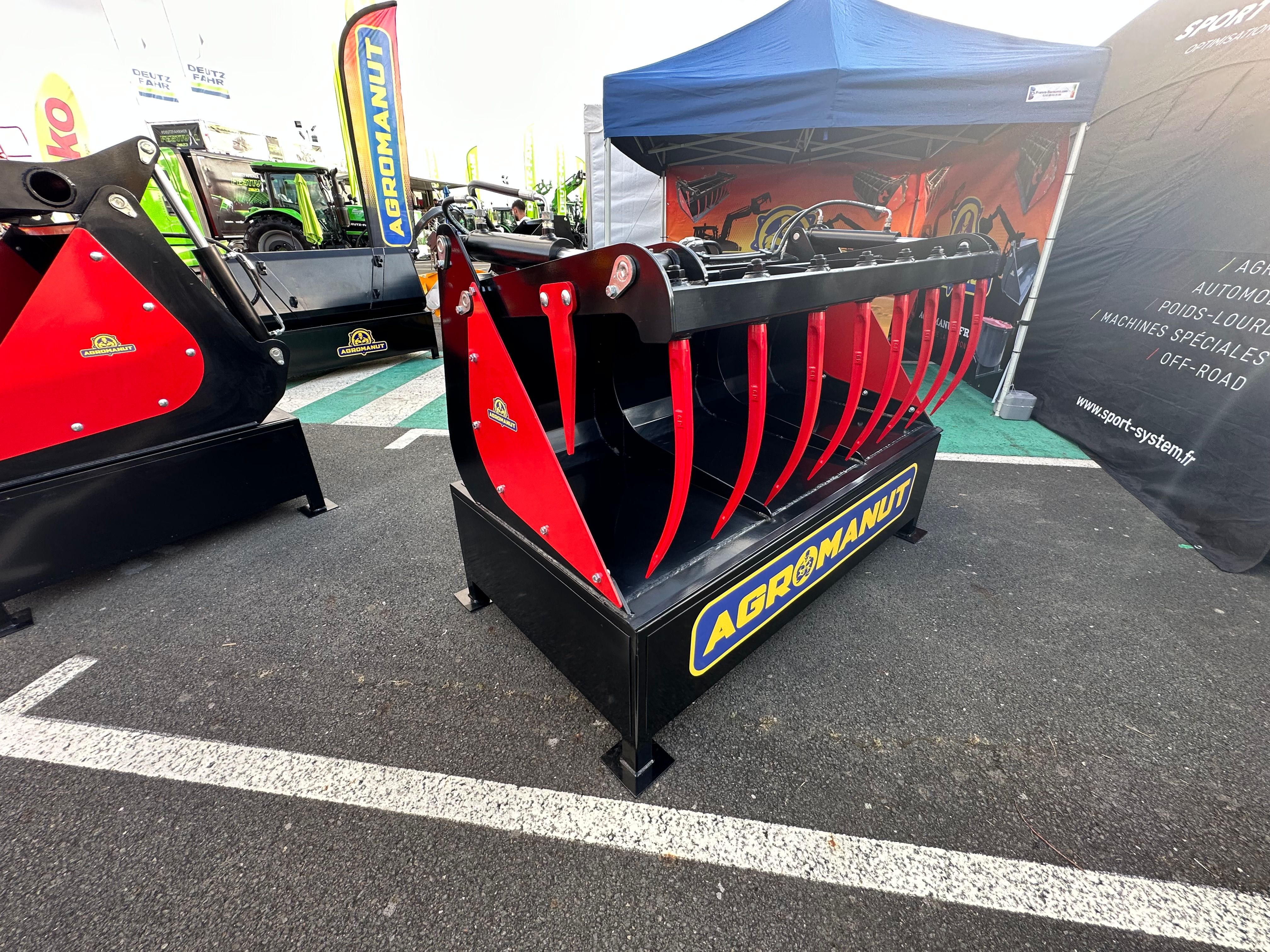 Godet croco 2400 attache Manitou Godet multiservice - AGZ000665009