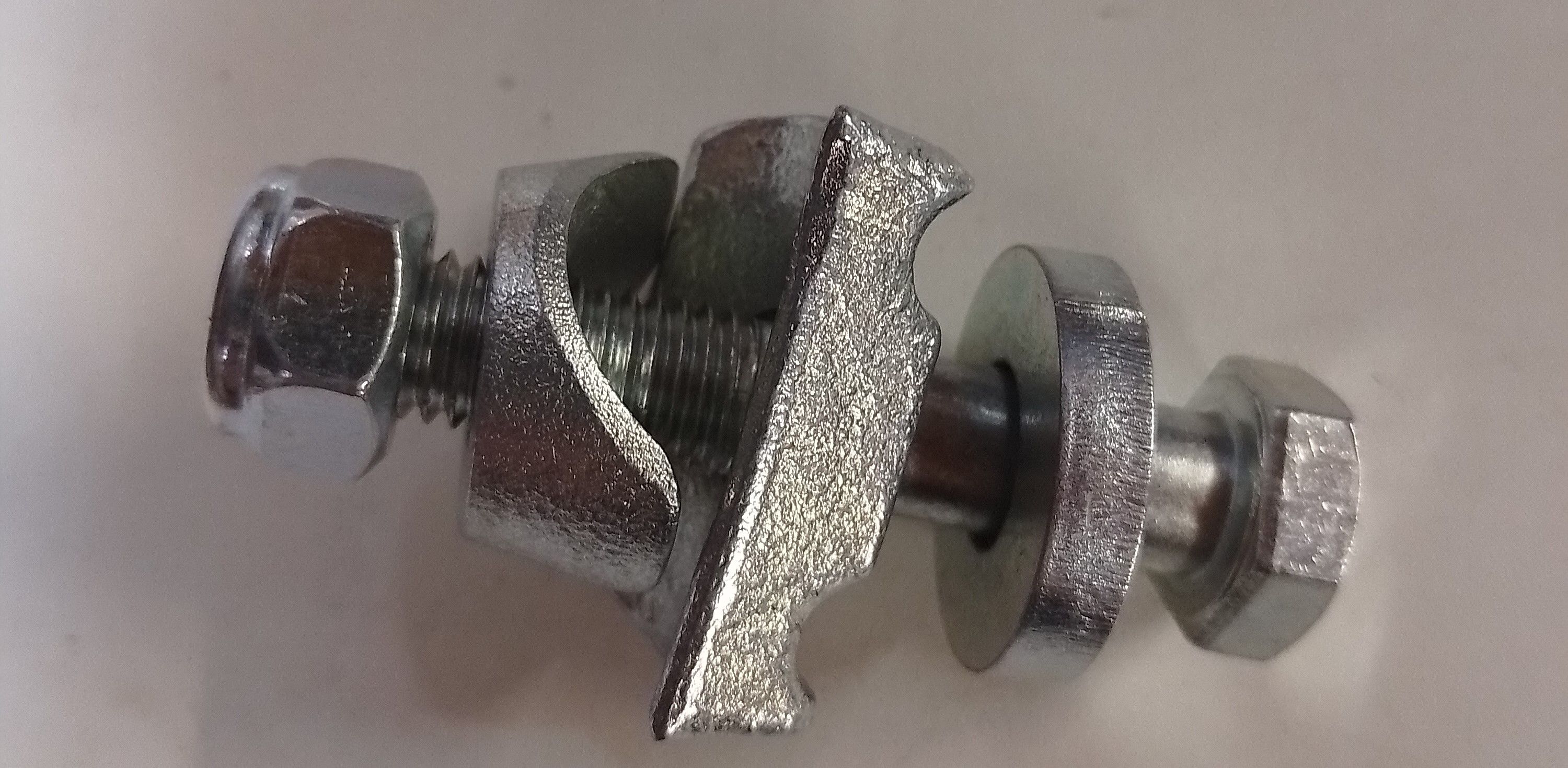 Fixation dent faneuse Kuhn 58525700 Adaptable